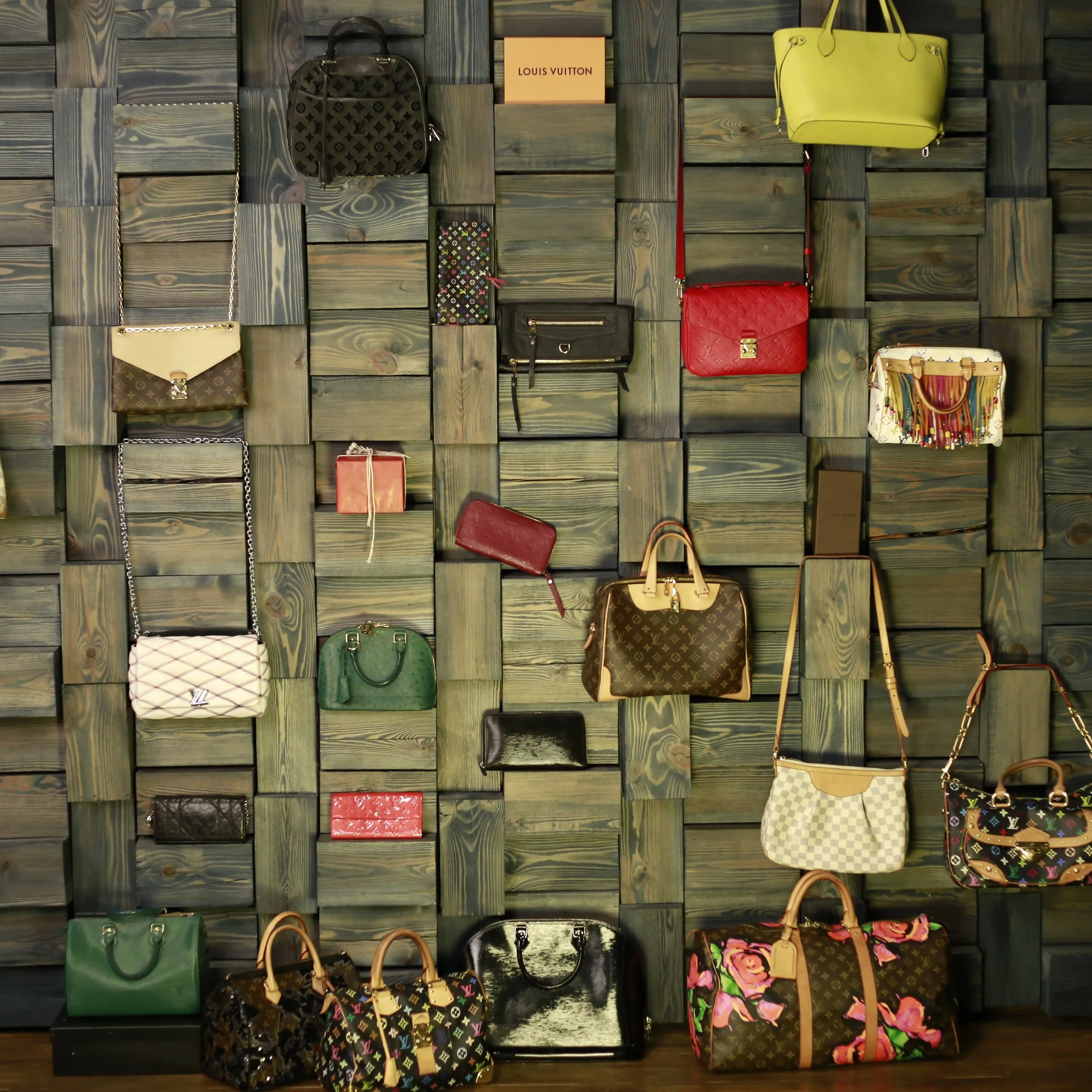 Top 13 Timeless Luxury Handbags Every Fashionista Must Have in Their C ...